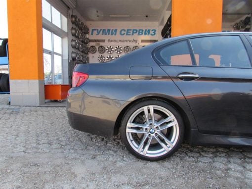 Фотосесия: БМВ F10 с различни комплекти оригинални джанти БМВ | БМВ ...